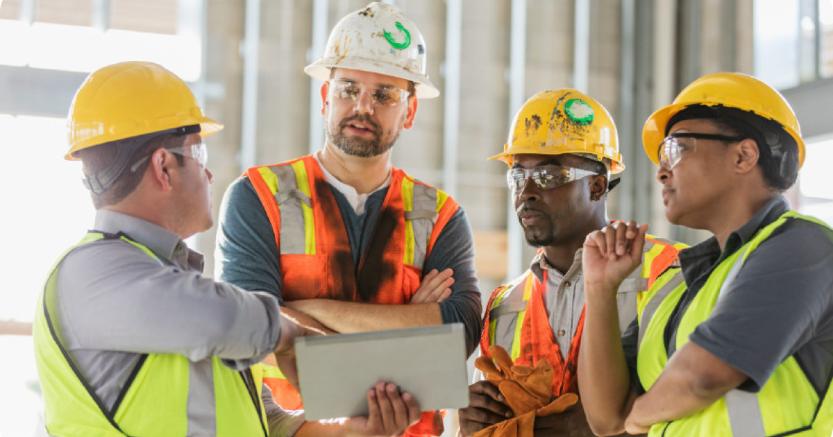 Toolbox Talks: The Ultimate Guide - Raken Toolbox Talks: The Ultimate Guide - Raken